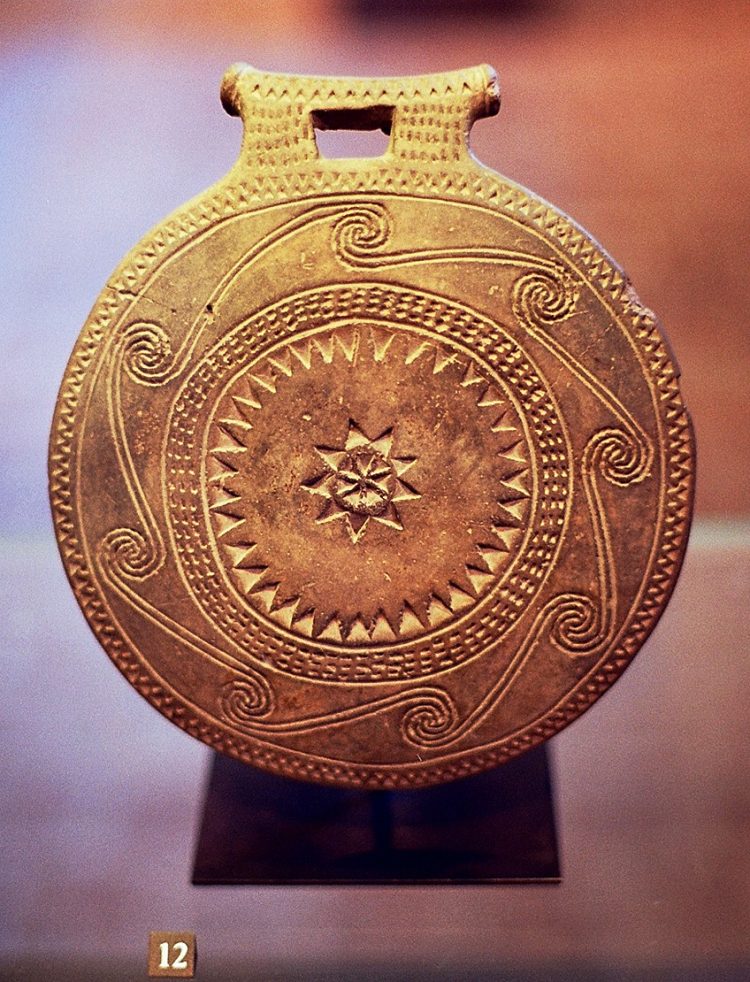 Cycladic Art - A Look at the Marble Figures and Sculptures of This Era