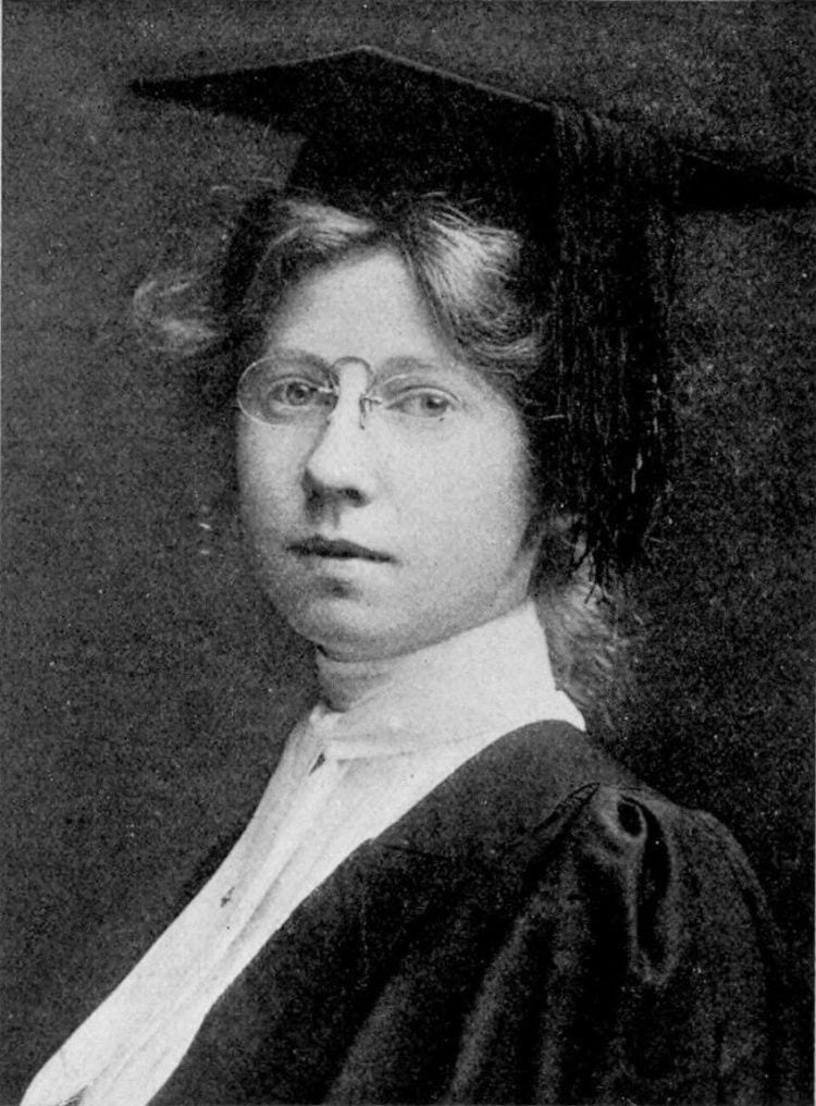 Famous Female Photographers - The Pioneers of Female Photography