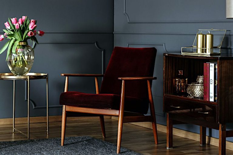 What Colors Go With Maroon? Our Top 15 Color Combinations