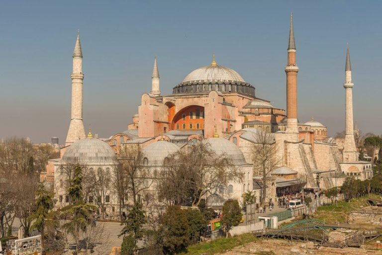 Famous Buildings - Looking at the World's Most Iconic Buildings