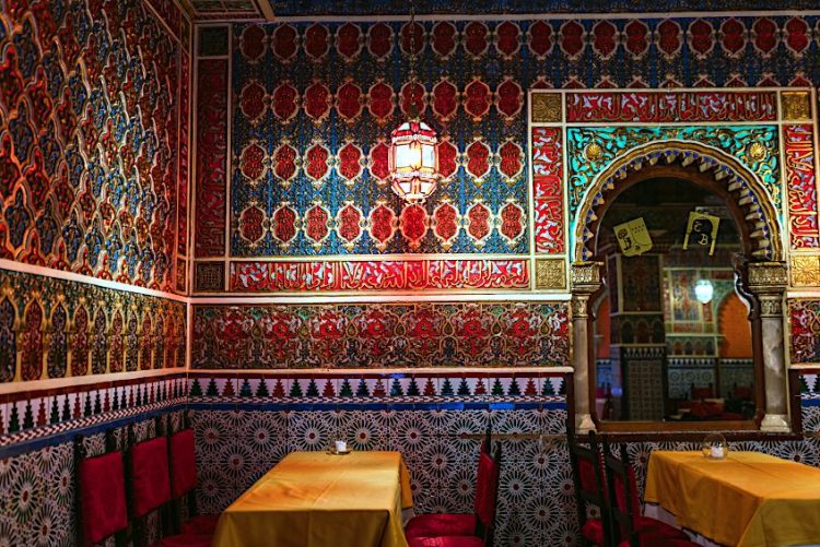 What Colors Go With Maroon? - Colors that Complement Maroon Décor