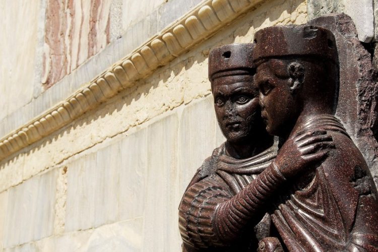 Famous Sculptures - History's 18 Most Famous Sculptures