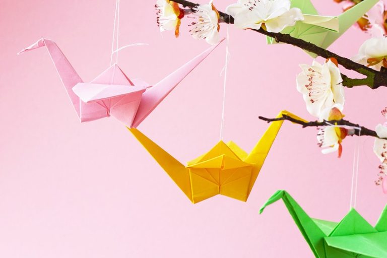 Kirigami Art - Discover the Delicate Art of Japanese Paper Crafts