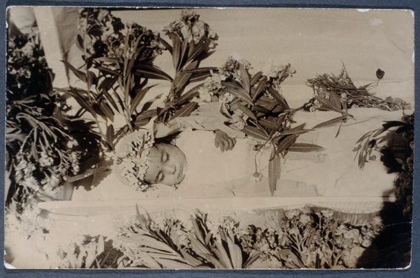 Post-Mortem Photography - The Art of Real Victorian Death Photos