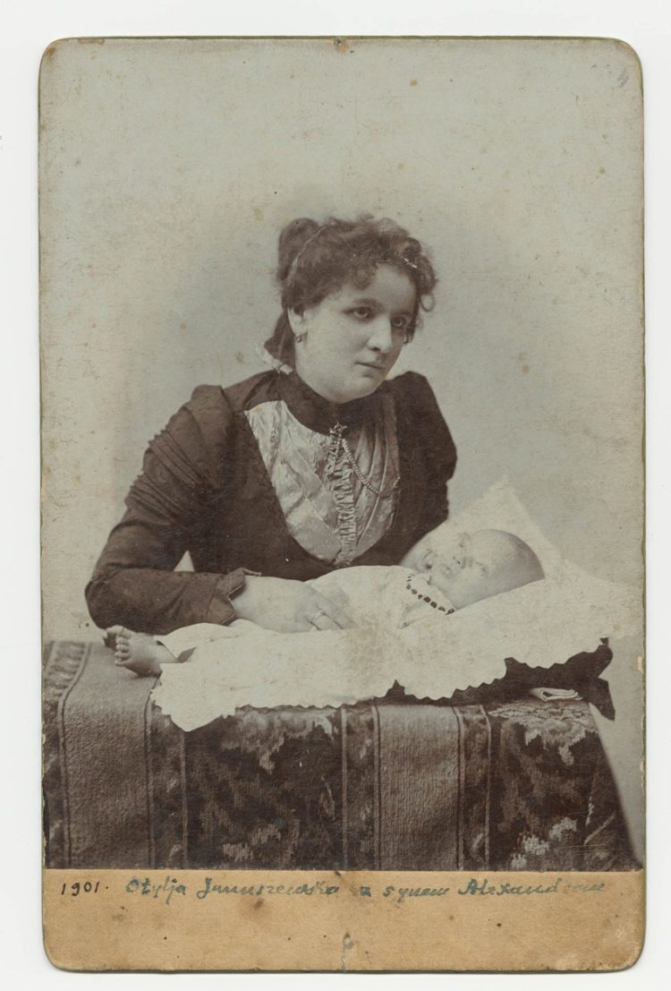Post-Mortem Photography - The Art of Real Victorian Death Photos