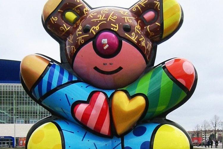Romero Britto - Explore the Art of Brazilian Artist Romero Britto