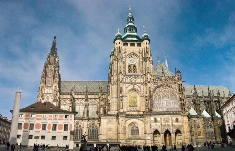 Famous Cathedrals - Visiting the World's Most Beautiful Churches