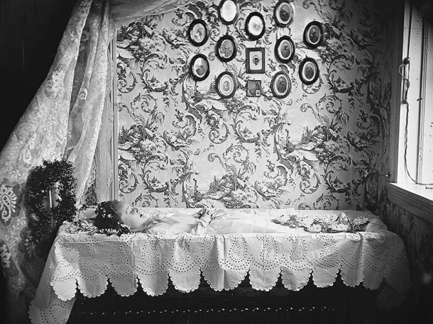 Post-Mortem Photography - The Art of Real Victorian Death Photos