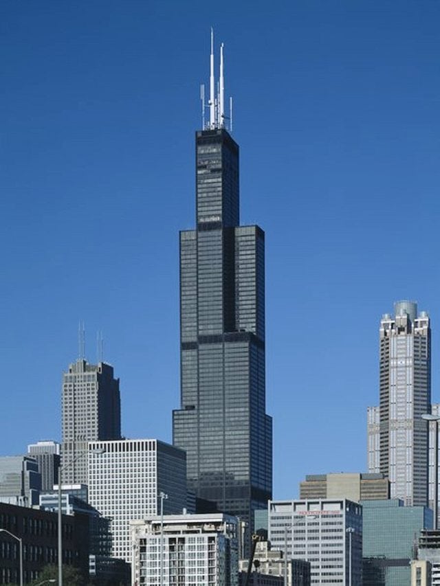 Willis Tower - Taking a Look at the Sears Tower in Chicago
