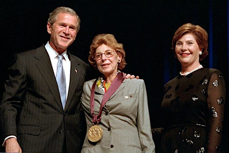 Helen Frankenthaler - Discover the Color Field Queen
