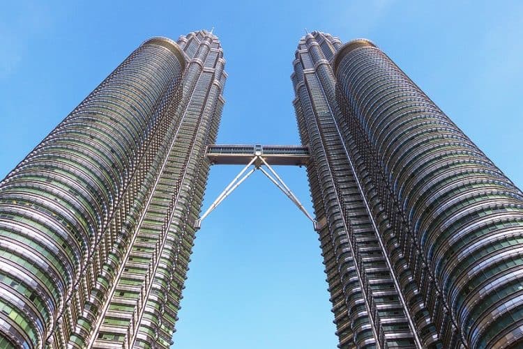 Petronas Twin Towers in Kuala Lumpur - Discover the Skyscraper