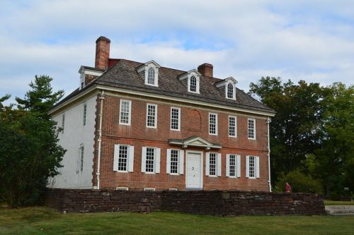 Colonial Architecture - What Makes a Colonial Building Unique?