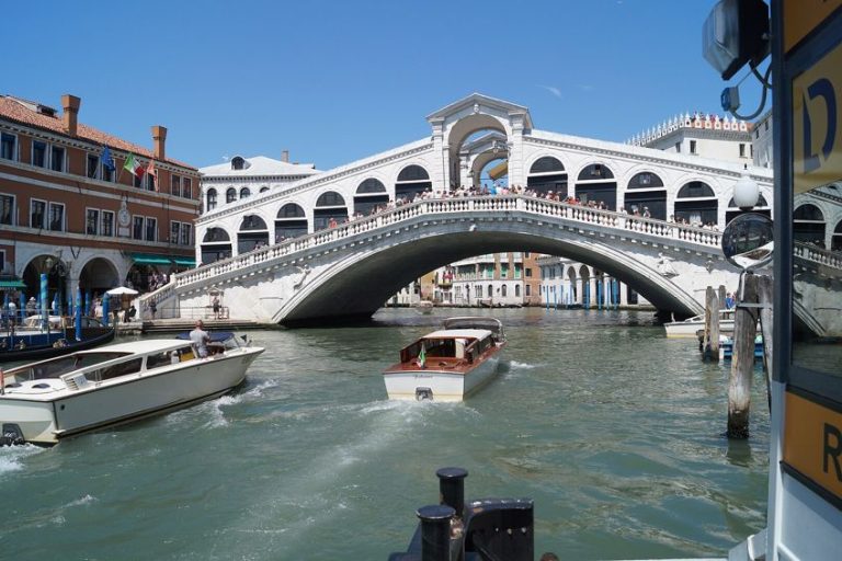 Famous Bridges - The Most Famous Bridge in the World