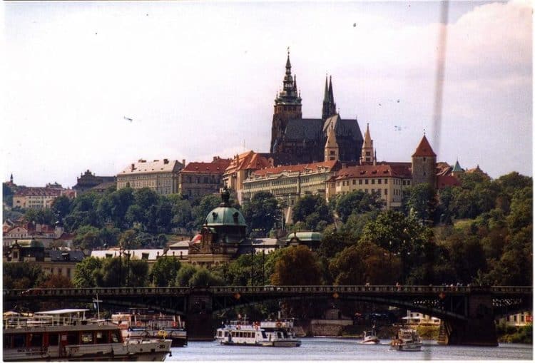 Famous Castles - 15 Time-Honoured Treasures
