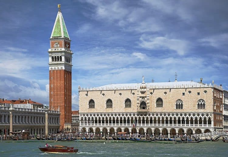 Famous Palaces - A Glimpse into Grandeur