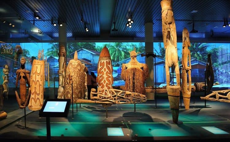Oceanic Art - An Introduction to Traditional Polynesian Art