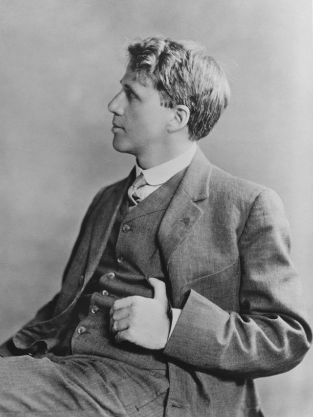 Robert Frost Poems - A List of the 10 Best Poetry Examples