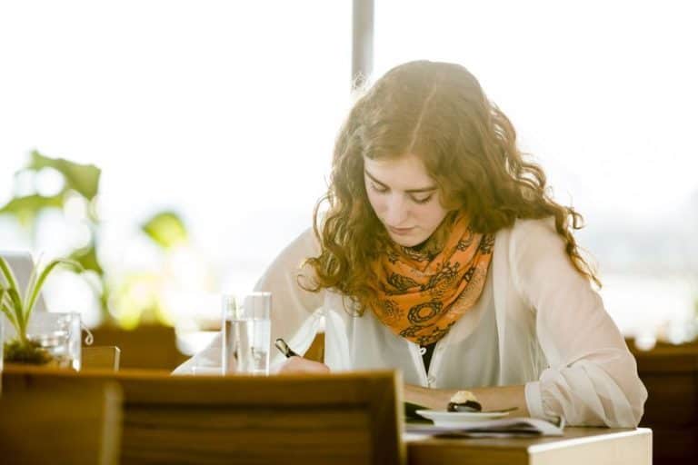How to Read a Poem - Tips to Train Your Poetry Brain