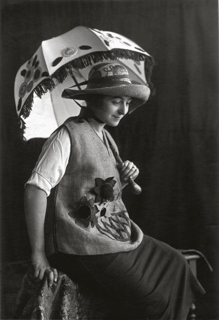 Sonia Delaunay - A Pioneer of Simultaneous Contrasts