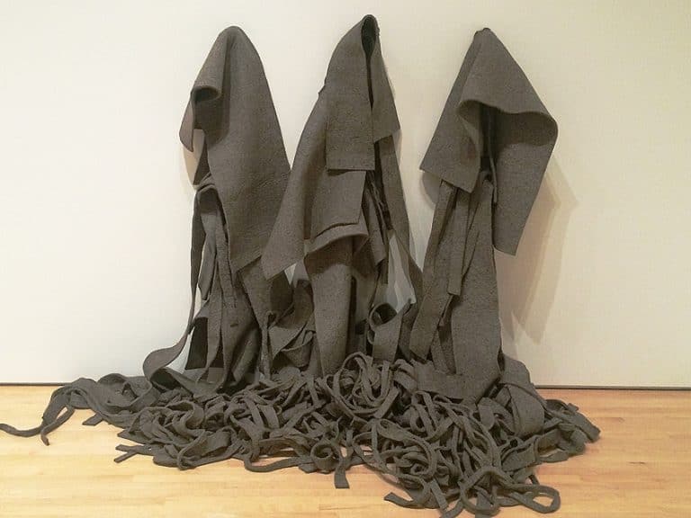 Robert Morris - The Extraordinary Sculptor and Innovator